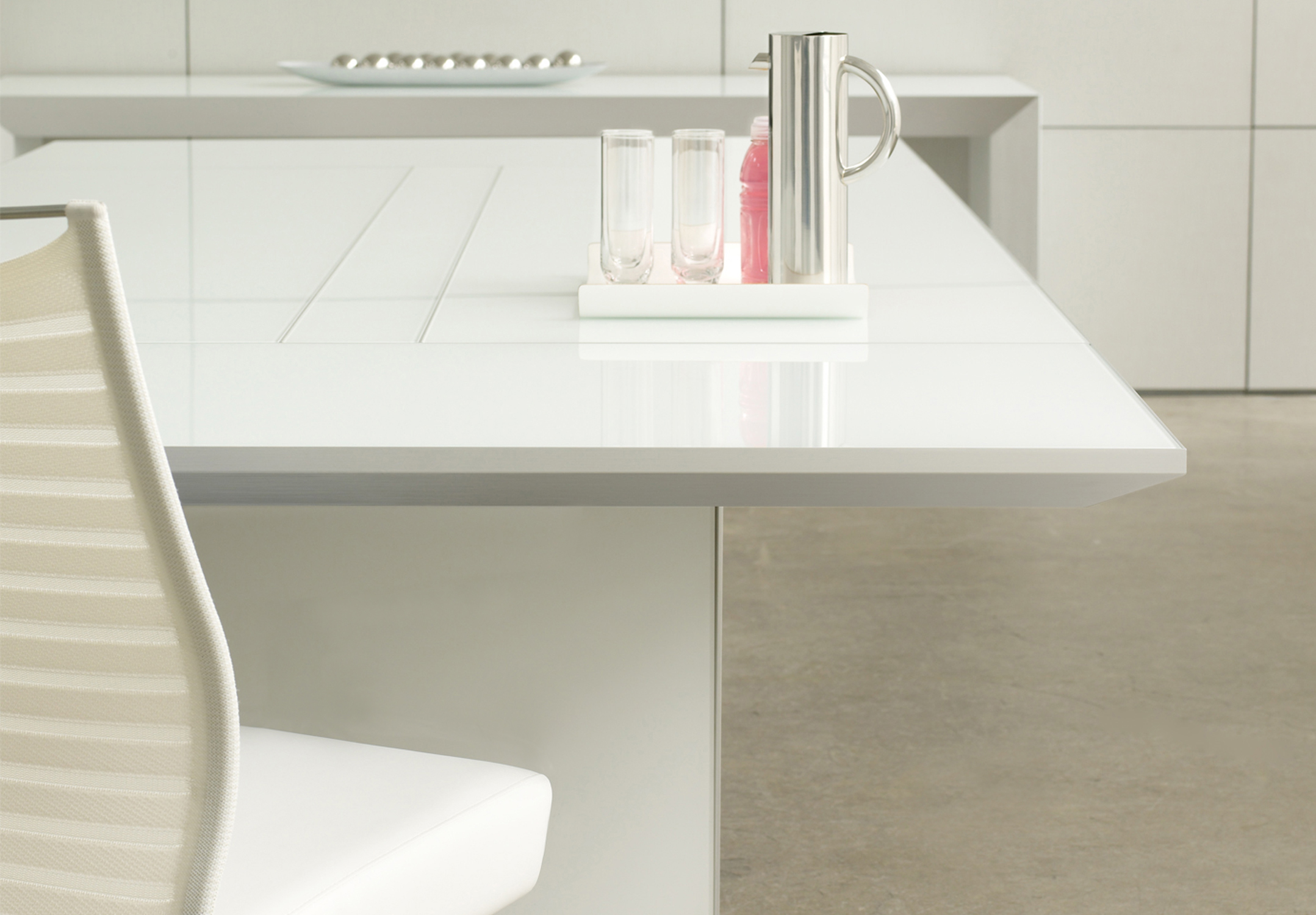 White Glass Conference Table Ambience Doré