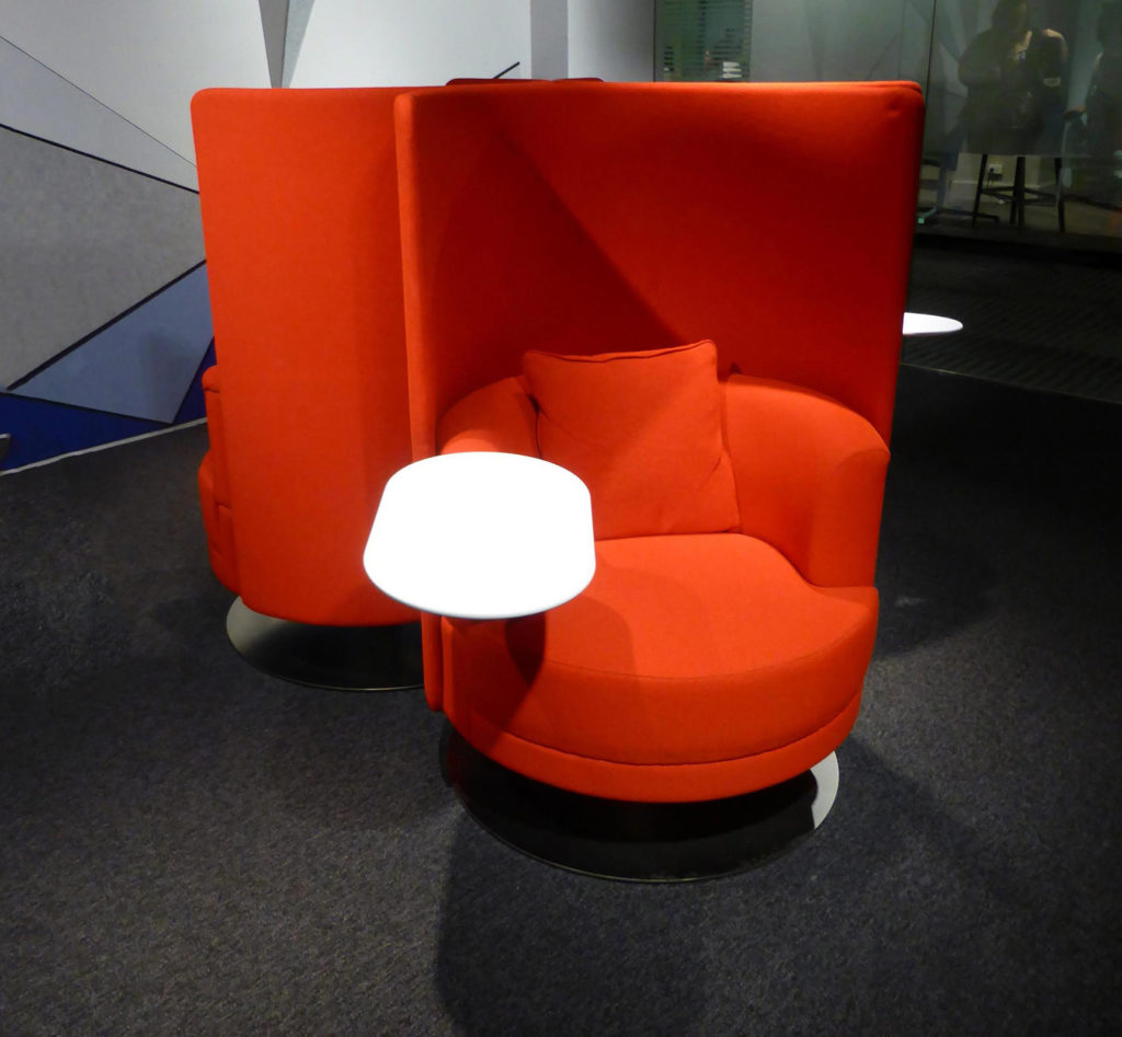 Turn Around Chair - Ambience Doré