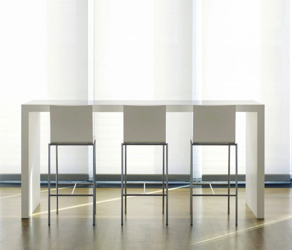 Ultimate White Standing Table - Ambience Doré