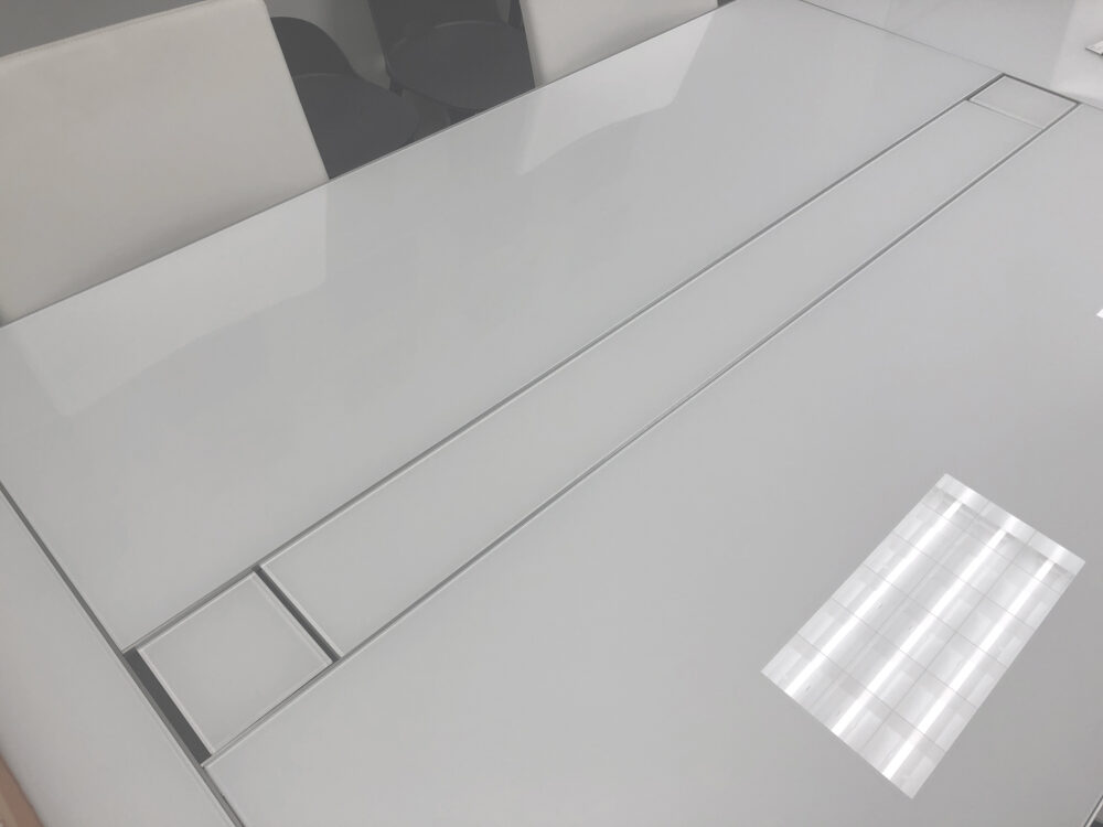 Soaring Flight Glass Table - Ambience Doré