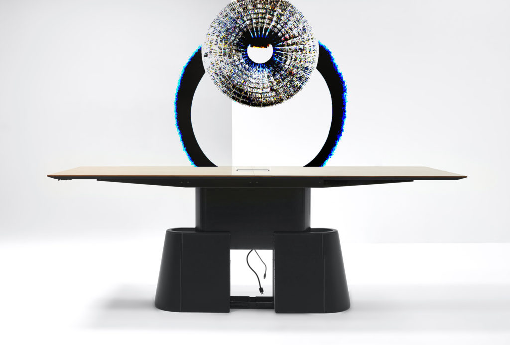 Grand Elevating Table - Ambience Doré