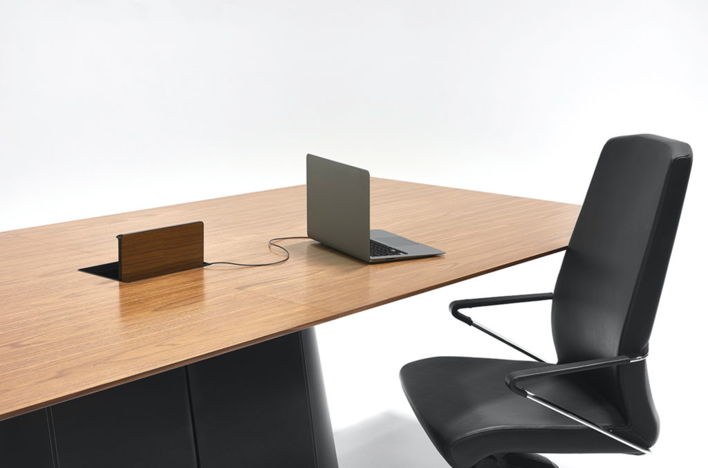 Grand Elevating Table - Ambience Doré